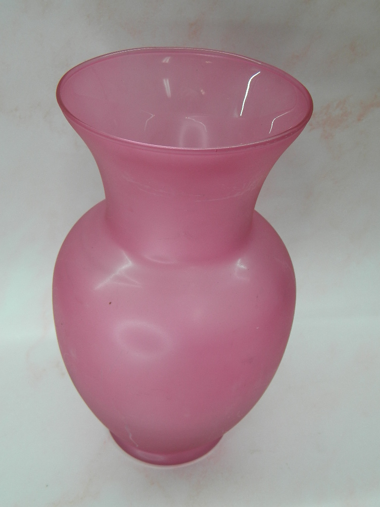 AA4709- BEAUTIFUL Large Glass Made Pink Flower Vase 9 Inches Tall ...