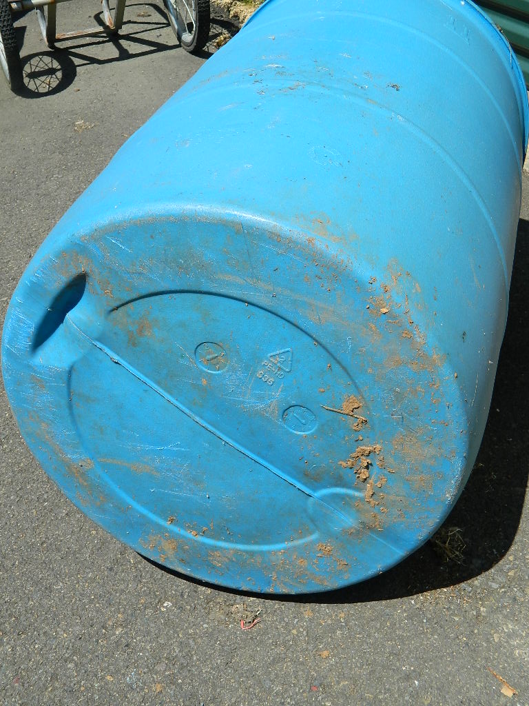 SG1006- Heavy Duty Blue Plastic 55 Gallon Water Drum – Wilbur Auction