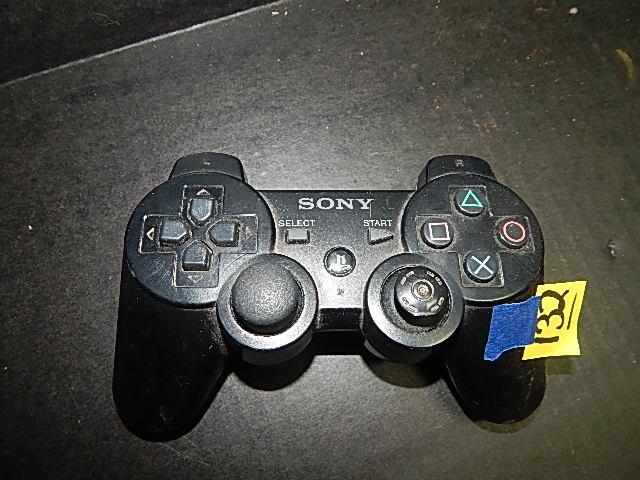 132-Sony PS1 Wireless Controller – Wilbur Auction
